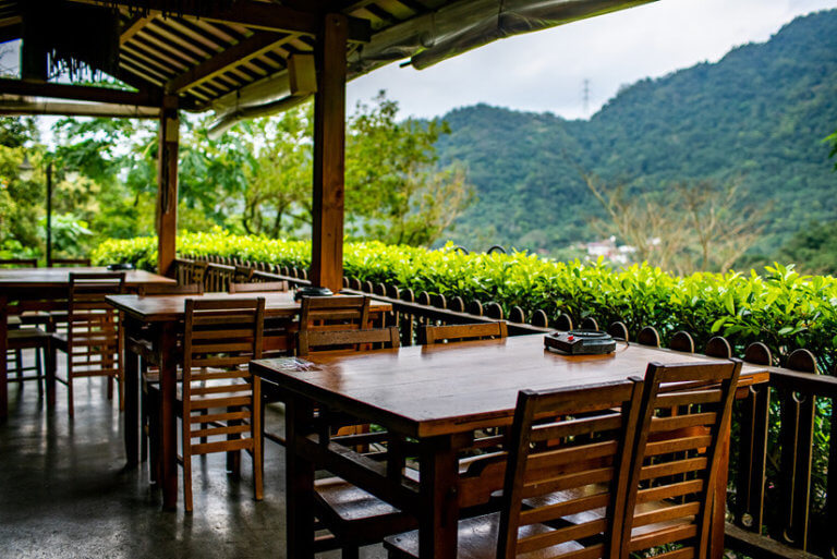 Visiting a Taipei Tea House and Riding in a Crystal Cabin on the ...